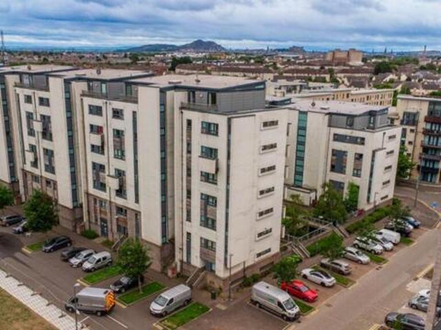 3 Bedroom Apartment City Of Edinburgh City Of Edinburgh LS98649246