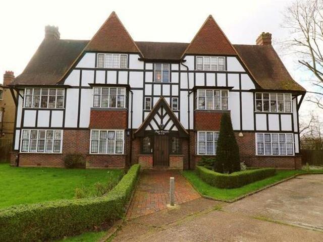 3 Bedroom Apartment Ealing Greater London LS101277980