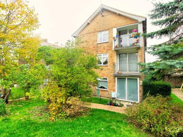 3 Bedroom Apartment Eastbourne East Sussex 98233320