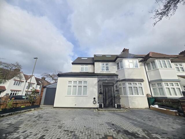 3 Bedroom Apartment Finchley Great London LS100965174