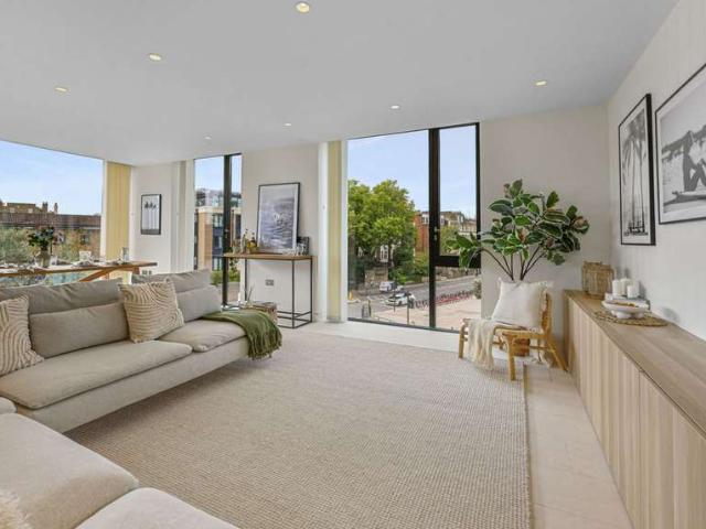 5 Bedroom Detached House