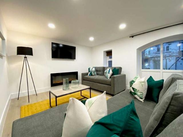 3 Bedroom Apartment Flat