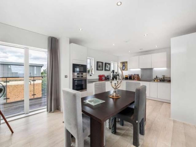 3 Bedroom Apartment Flat