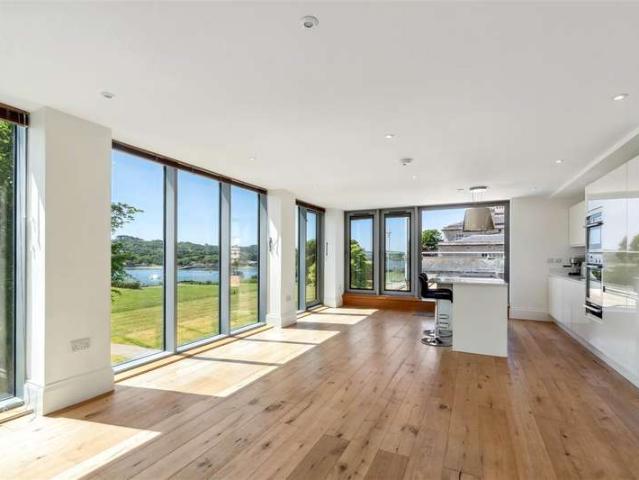 3 Bedroom Apartment Flat