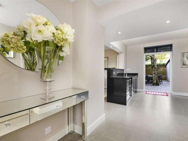 3 Bedroom Apartment Flat