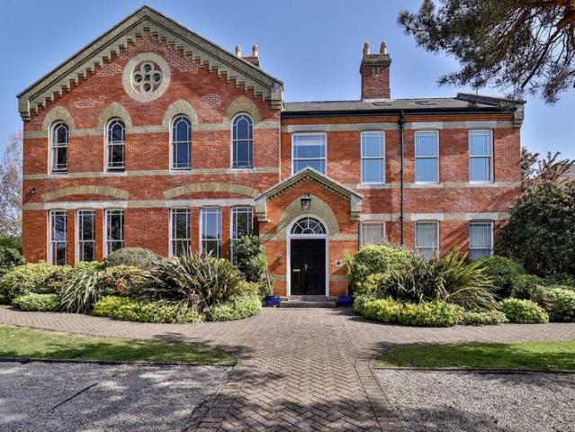 3 Bedroom Apartment Flat