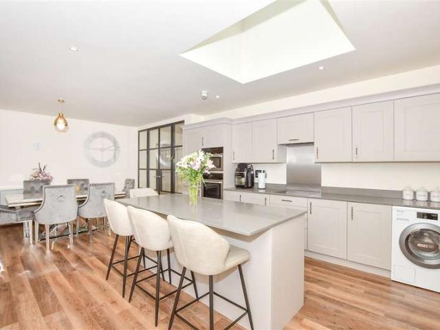3 Bedroom Apartment Flat