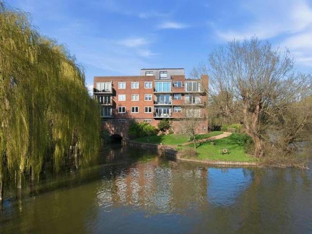 3 Bedroom Apartment Flat