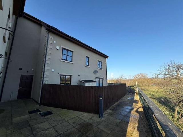 3 Bedroom Apartment Flat