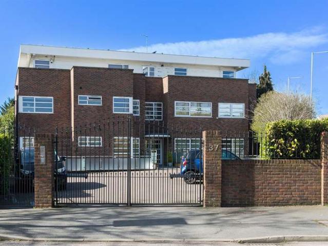 3 Bedroom Apartment Flat