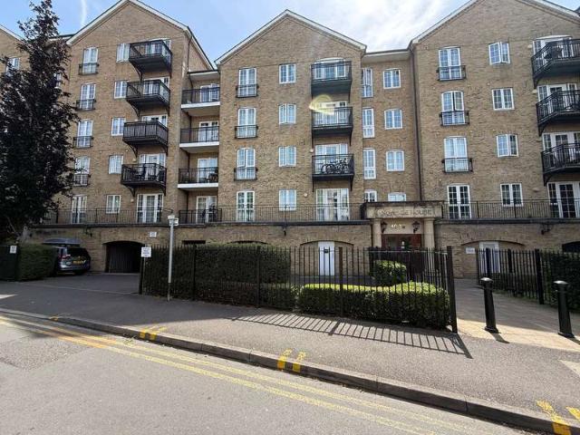 3 Bedroom Apartment Flat