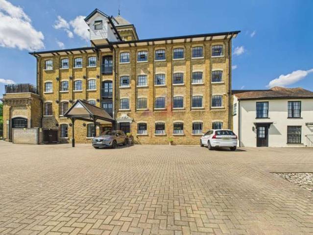 3 Bedroom Apartment Flat