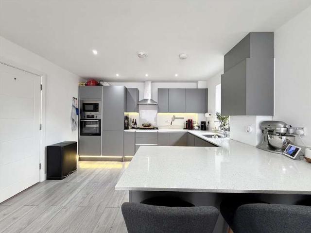 3 Bedroom Apartment Flat