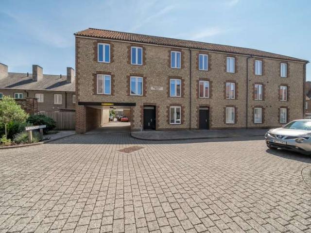 3 Bedroom Apartment Flat