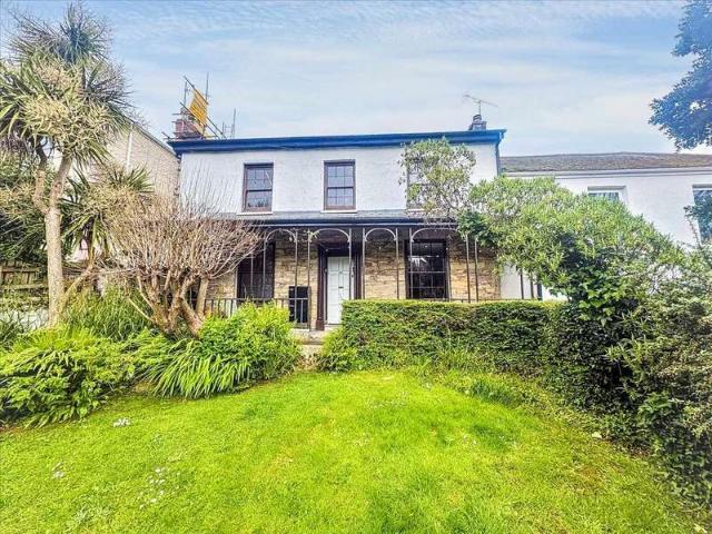 3 Bedroom Maisonette Flat