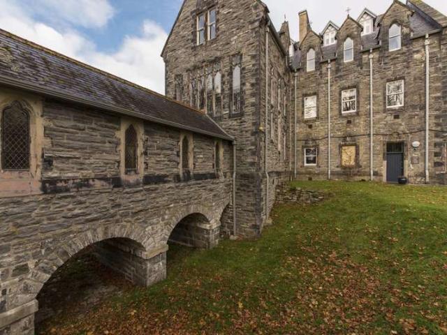 3 Bedroom Apartment Flat