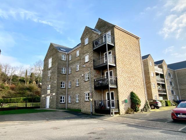 3 bedroom apartment flat/apartment To Let in Mytholmroyd