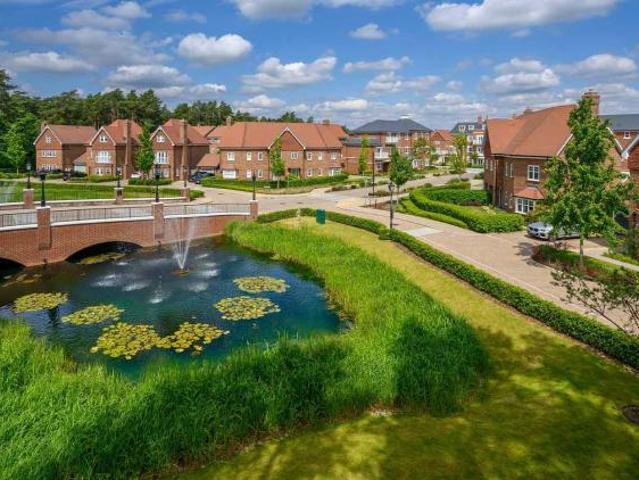 3 Bedroom Apartment Fleet Hampshire 96174099