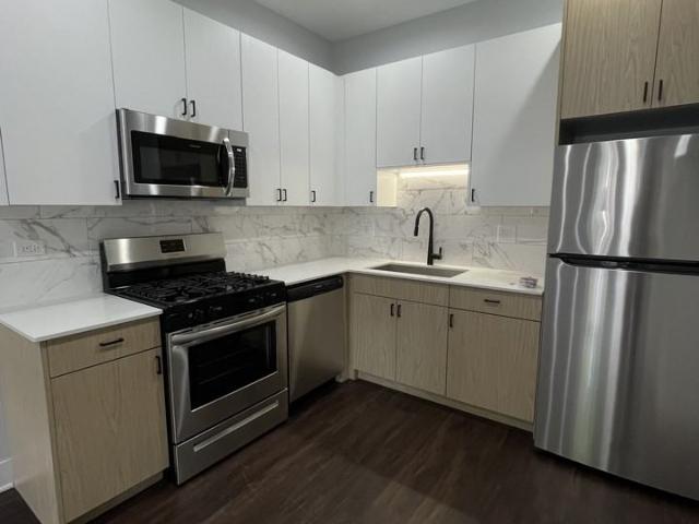 3 Bedroom Apartment for Rent at N Leavitt St & W Wilson Ave, Chicago, IL 60625 Lincoln Square