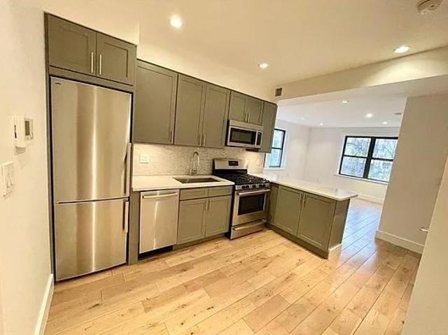 3 Bedroom Apartment for Rent at E 50th St #2H, New York, NY 10022 Midtown East