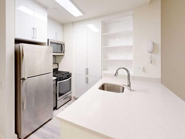 3 Bedroom Apartment for Rent at Hanover Sq #14L, New York, NY 10005 Financial District
