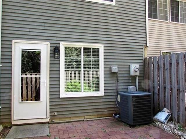 3 Bedroom Apartment for Rent at Lexington Cir, Charlotte, NC 28213 College Downs