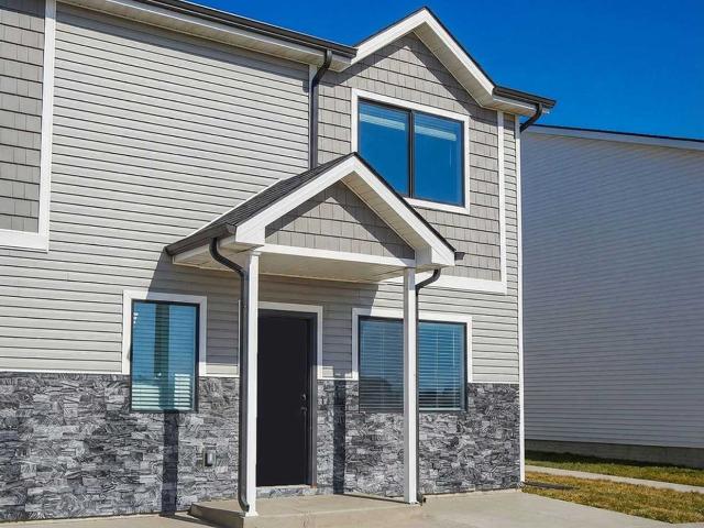 3 Bedroom Apartment for Rent at 14214 Springbrook Trl, Urbandale, IA 50111