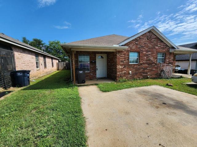3 Bedroom Apartment for Rent at 1429 E Robert St, Fort Worth, TX 76104 Morningside