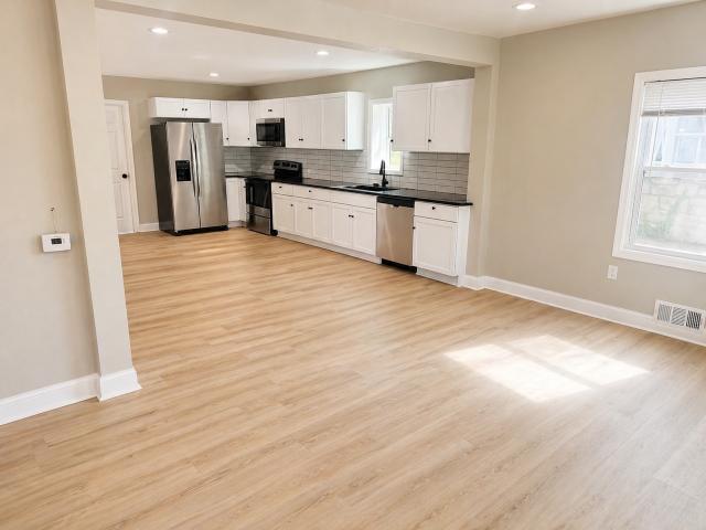 3 Bedroom Apartment for Rent at 1524 E 51st St, Kansas City, MO 64110 Blue Hills