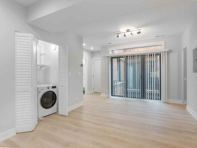 3 Bedroom Apartment for Rent at 1558 W Juneway Ter #1T, Chicago, IL 60626 Rogers Park