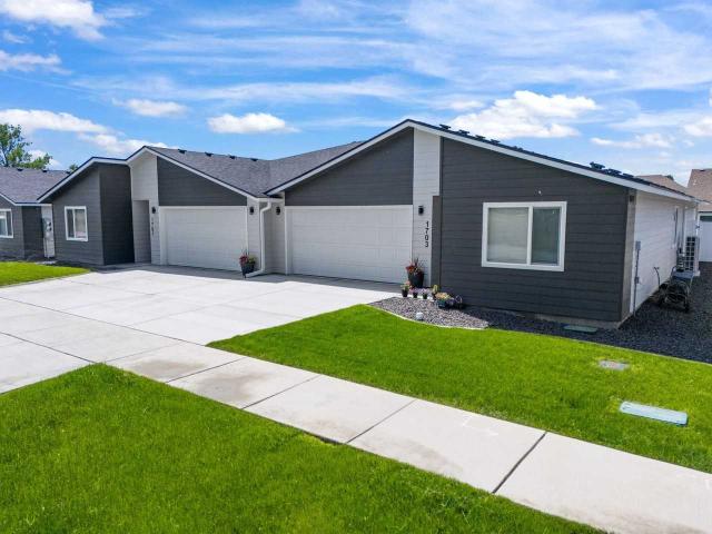 3 Bedroom Apartment for Rent at 1703 N Selkirk Rd, Spokane Valley, WA 99016