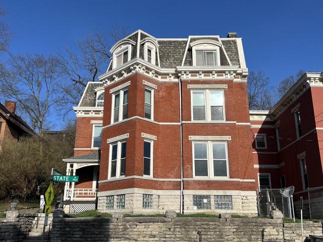 3 Bedroom Apartment for Rent at 1901 State Ave #2, Cincinnati, OH 45204 South Fairmont