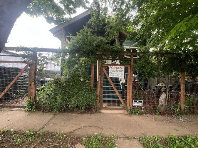 3 Bedroom Apartment for Rent at 1082 1084 1082 1084 West 2nd street 1082 West 2nd Street, Eugene, OR 97401 Cal Young