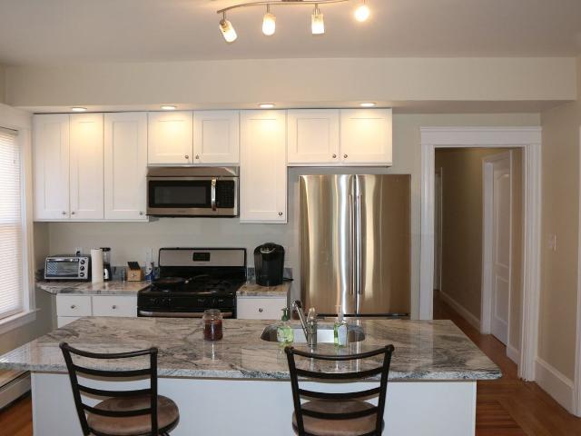 3 Bedroom Apartment for Rent at 139 Oakland Ave #3, Providence, RI 02908 Smith Hill