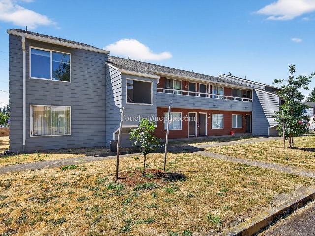 3 Bedroom Apartment for Rent at 2471 Se 135th Ave, Portland, OR 97233 Hazelwood