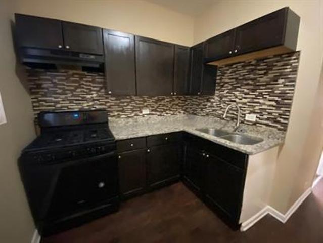 3 Bedroom Apartment for Rent at 2910 E 78th St #1, Chicago, IL 60649 South Shore
