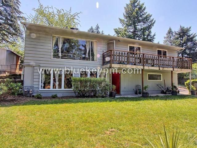 3 Bedroom Apartment for Rent at 2952 Sw Huber St #B, Portland, OR 97219 Markham