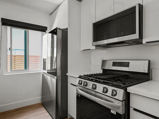 3 Bedroom Apartment for Rent at 2034 S Garth Ave #2, Los Angeles, CA 90034 South Robertson