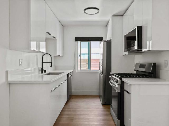 3 Bedroom Apartment for Rent at 2034 South Garth Avenue #2, Los Angeles, CA 90034 South Robertson