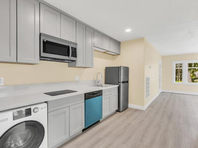 3 Bedroom Apartment for Rent at 2114 23rd St #2, Sacramento, CA 95818