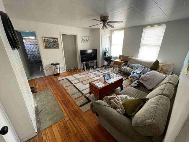 3 Bedroom Apartment for Rent at 216 Kearsarge St #1, Pittsburgh, PA 15211 Mount Washington