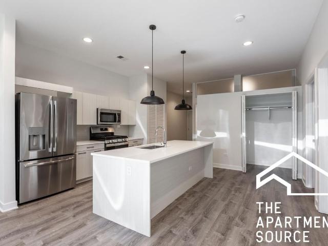 3 Bedroom Apartment for Rent at 2247 W Lawrence Ave #2, Chicago, IL 60625 Lincoln Square