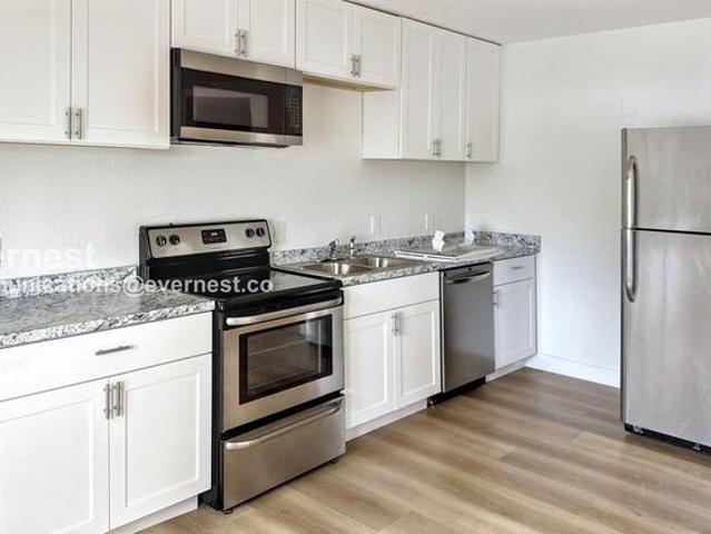 3 Bedroom Apartment for Rent at 2317 W Adams St #1, Phoenix, AZ 85009