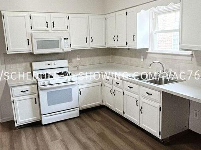 3 Bedroom Apartment for Rent at 2326 Euclid Ave #2, Berwyn, IL 60402