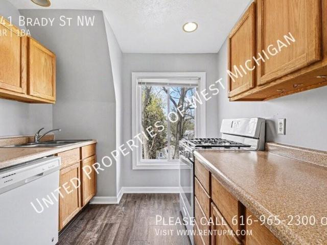 3 Bedroom Apartment for Rent at 341 Brady St Nw, Comstock Park, MI 49321