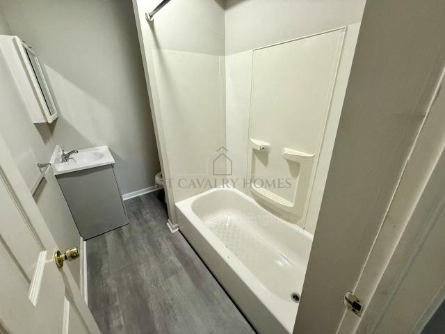 3 Bedroom Apartment for Rent at 366 Buckingham St #2, Akron, OH 44306 Middlebury