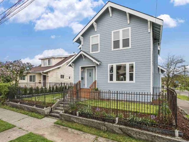 3 Bedroom Apartment for Rent at 3901 S Angel Pl #A, Seattle, WA 98118 Brighton