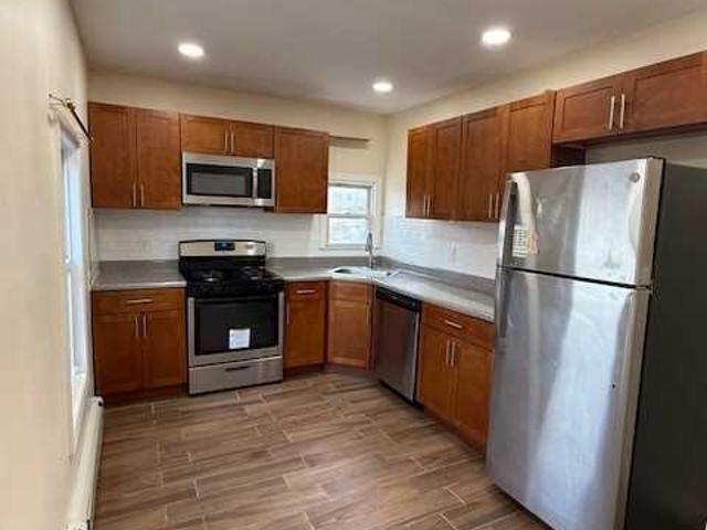 3 Bedroom Apartment for Rent at 30 Elm Street #2, Newark, NJ 07102 Newark Central Business District