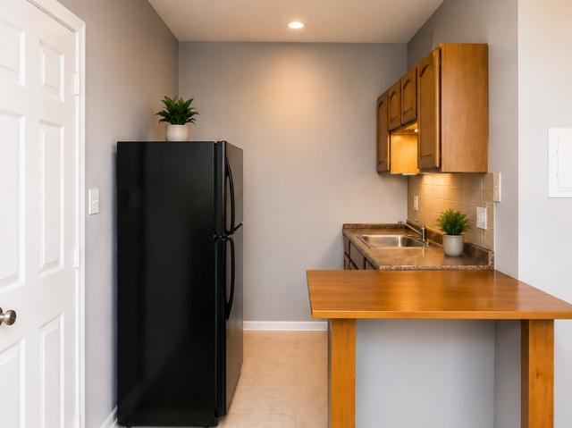 3 Bedroom Apartment for Rent at 329 Park Avenue #9d, Newark, NJ 07107 Lower Roseville