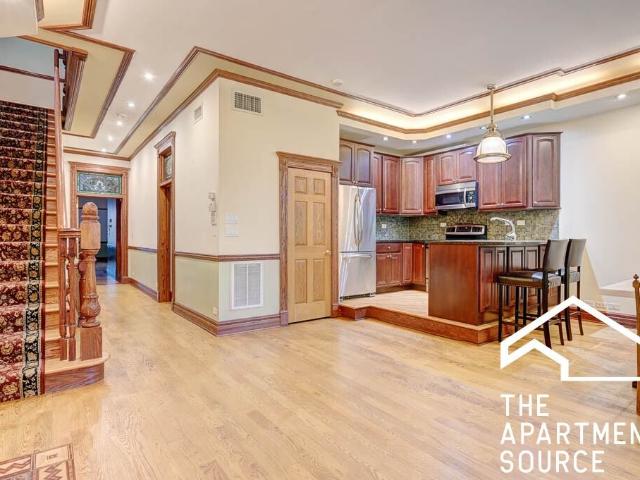 3 Bedroom Apartment for Rent at 33 E Division St #3, Chicago, IL 60610 Near North Side